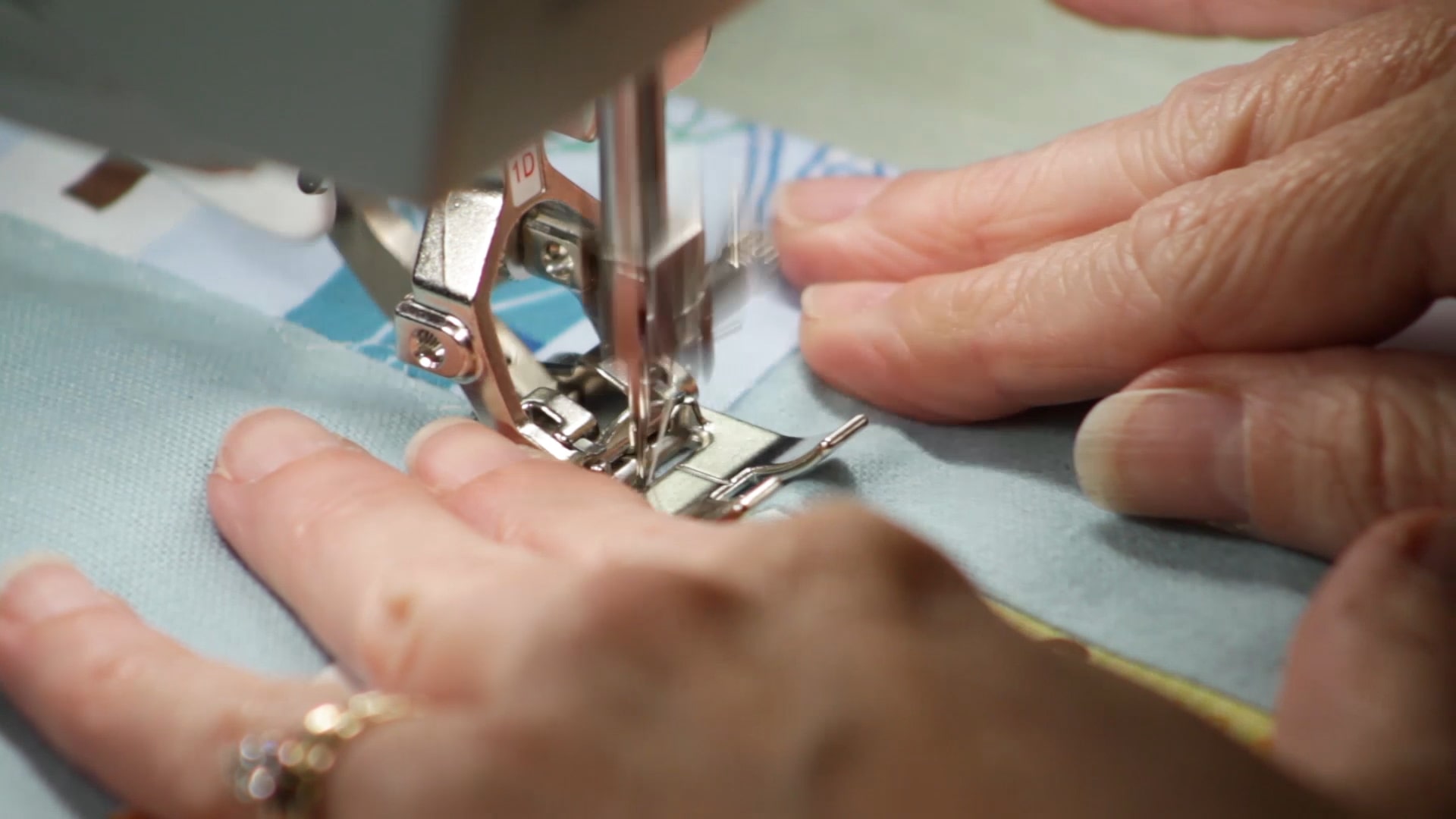 11 Tips on Using a Home Sewing Machine for Quilting