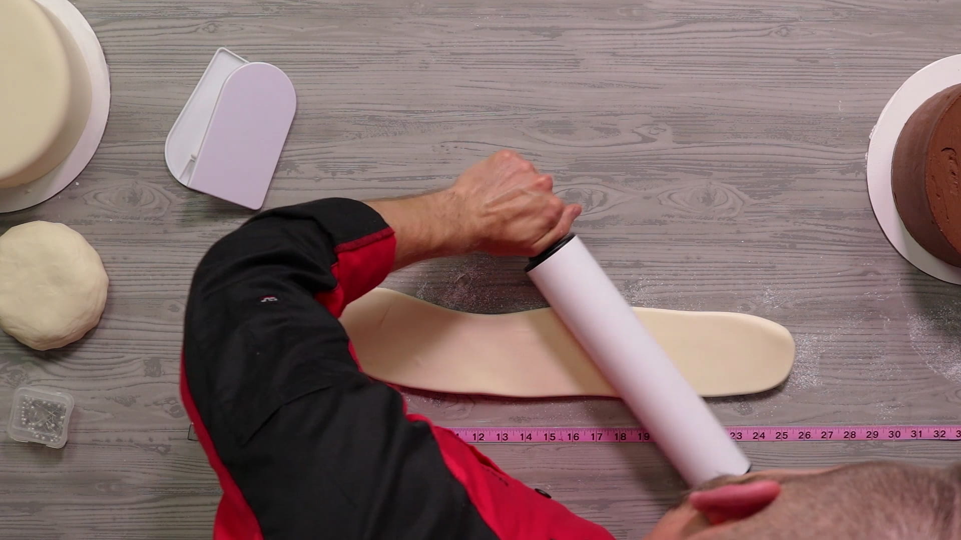 How to Cover a Cake in Fondant And Get Sharp Edges